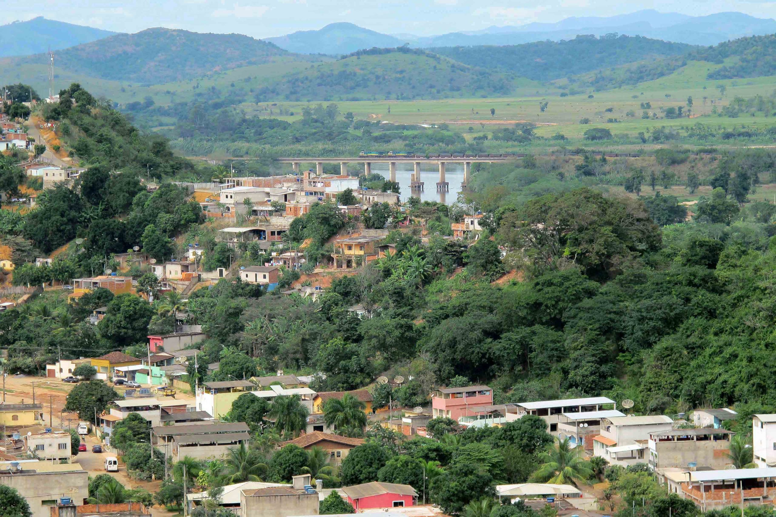 Vestígio da antiga Estrada de Ferro Vitória-Diamantina é encontrado em ...