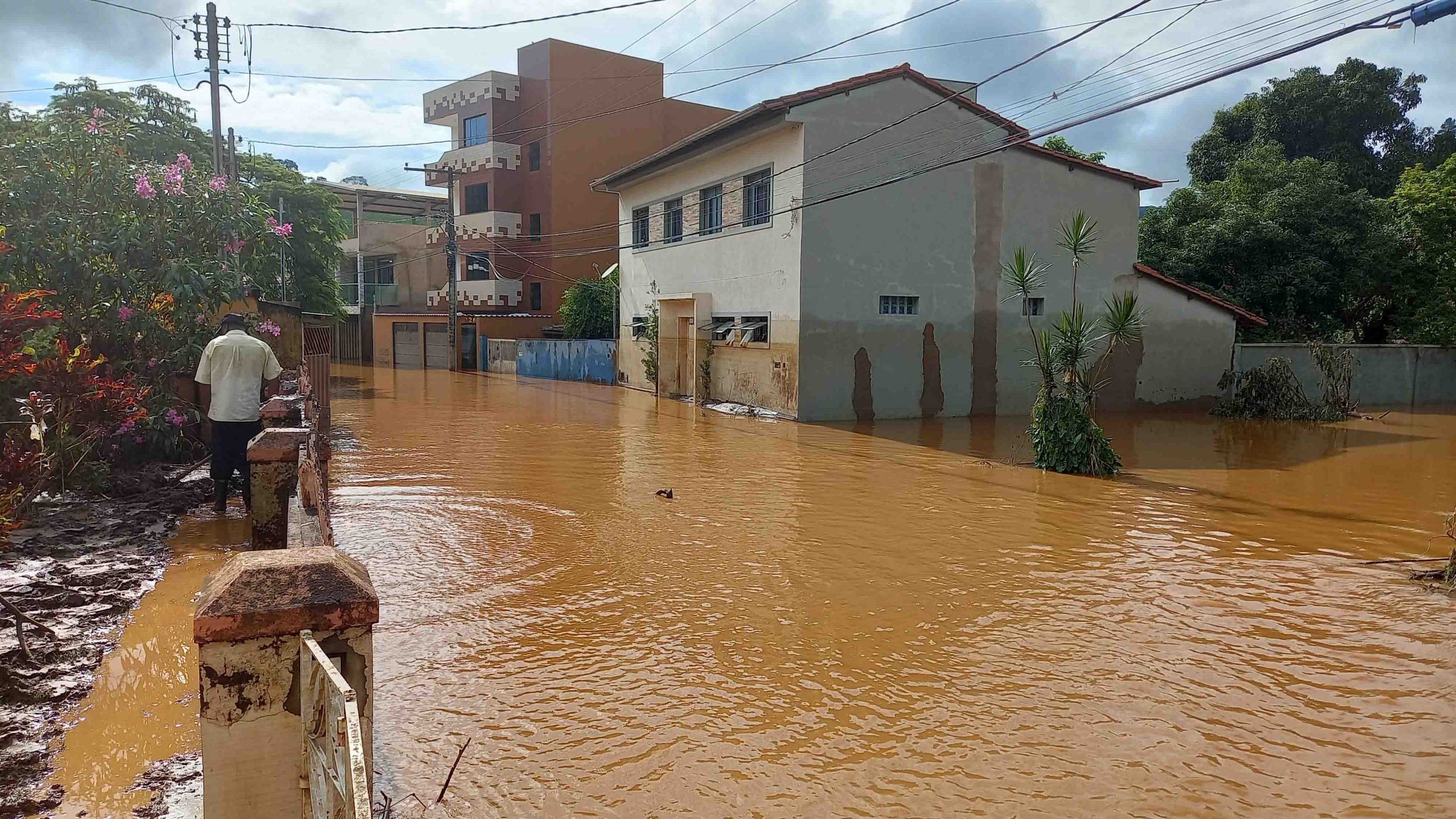 Tão dramática quanto uma enchente, é o pós enchente – Revista Caminhos ...