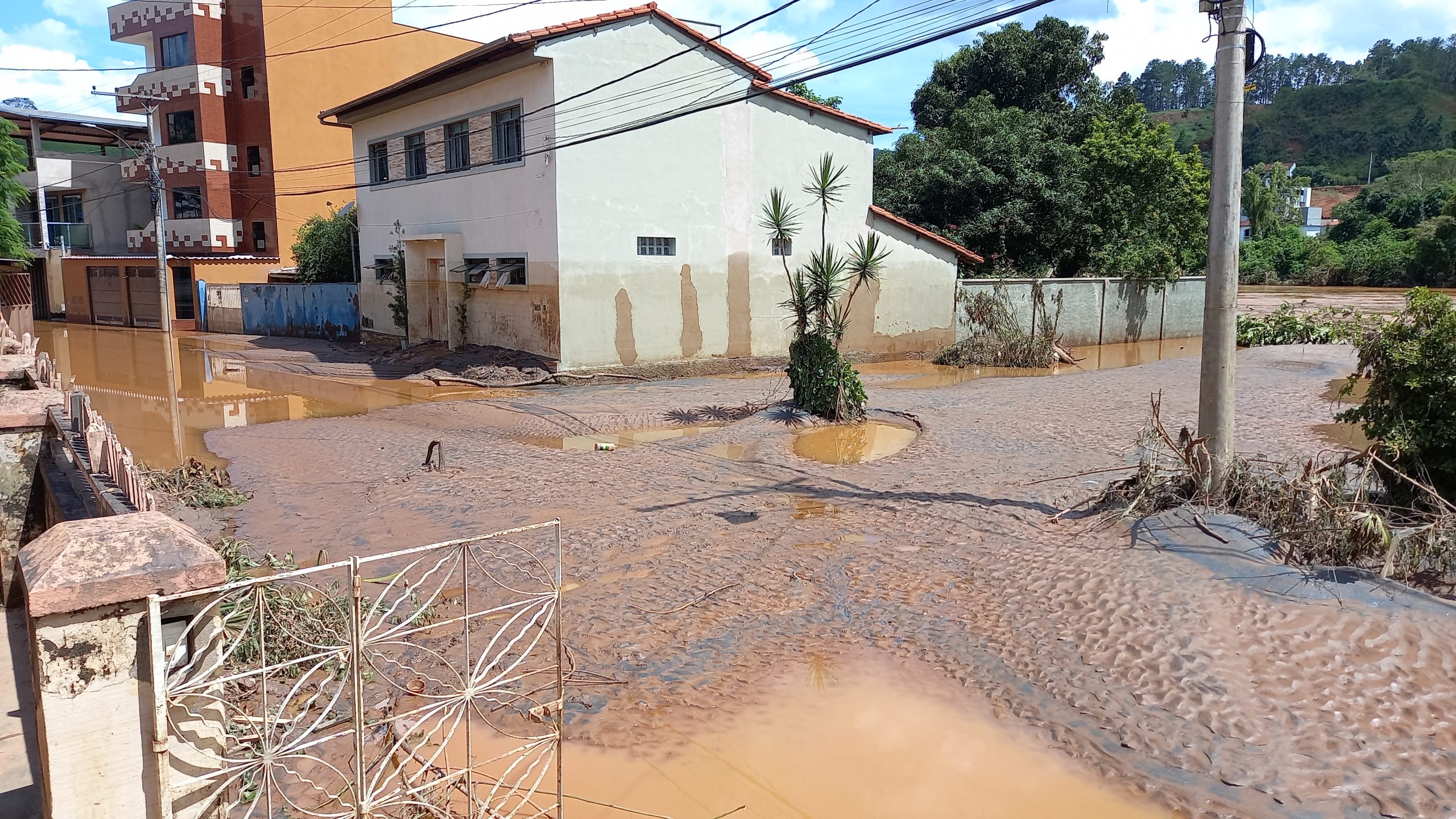 Tão dramática quanto uma enchente, é o pós enchente – Revista Caminhos ...