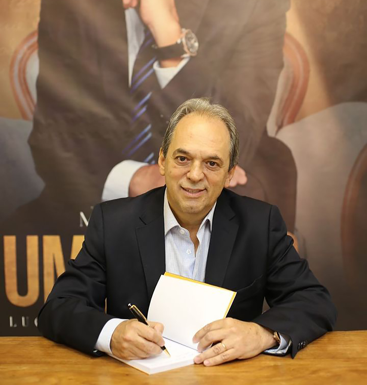 Empresário Luciano José de Araújo lança livro autobiográfico – CAMINHOS ...